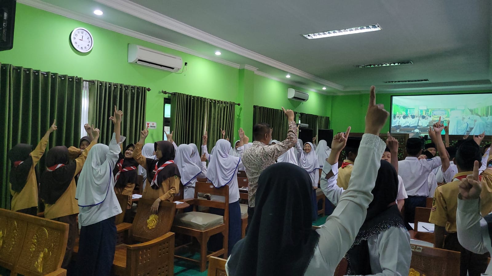 MTsN 3 Jombang SELENGGARAKAN PELATIHAN PEMBAWA ACARA DAN DIRIGEN