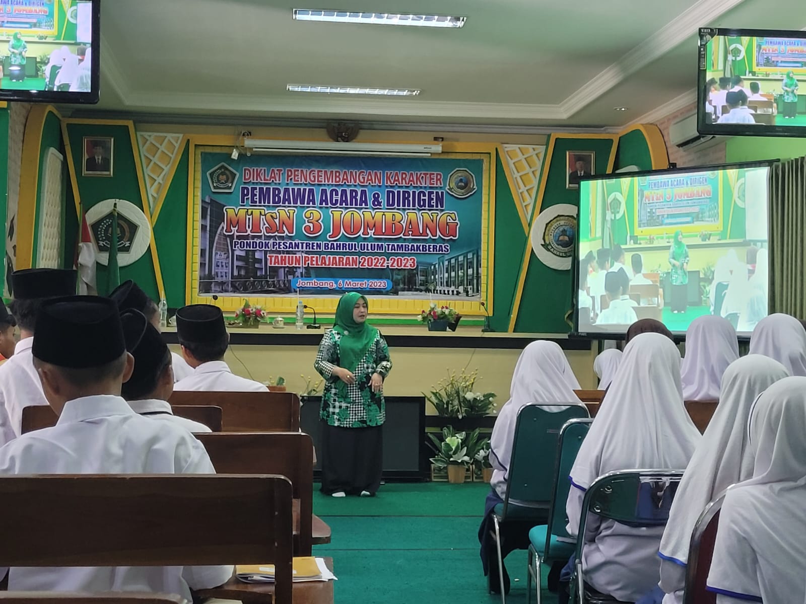 MTsN 3 Jombang SELENGGARAKAN PELATIHAN PEMBAWA ACARA DAN DIRIGEN